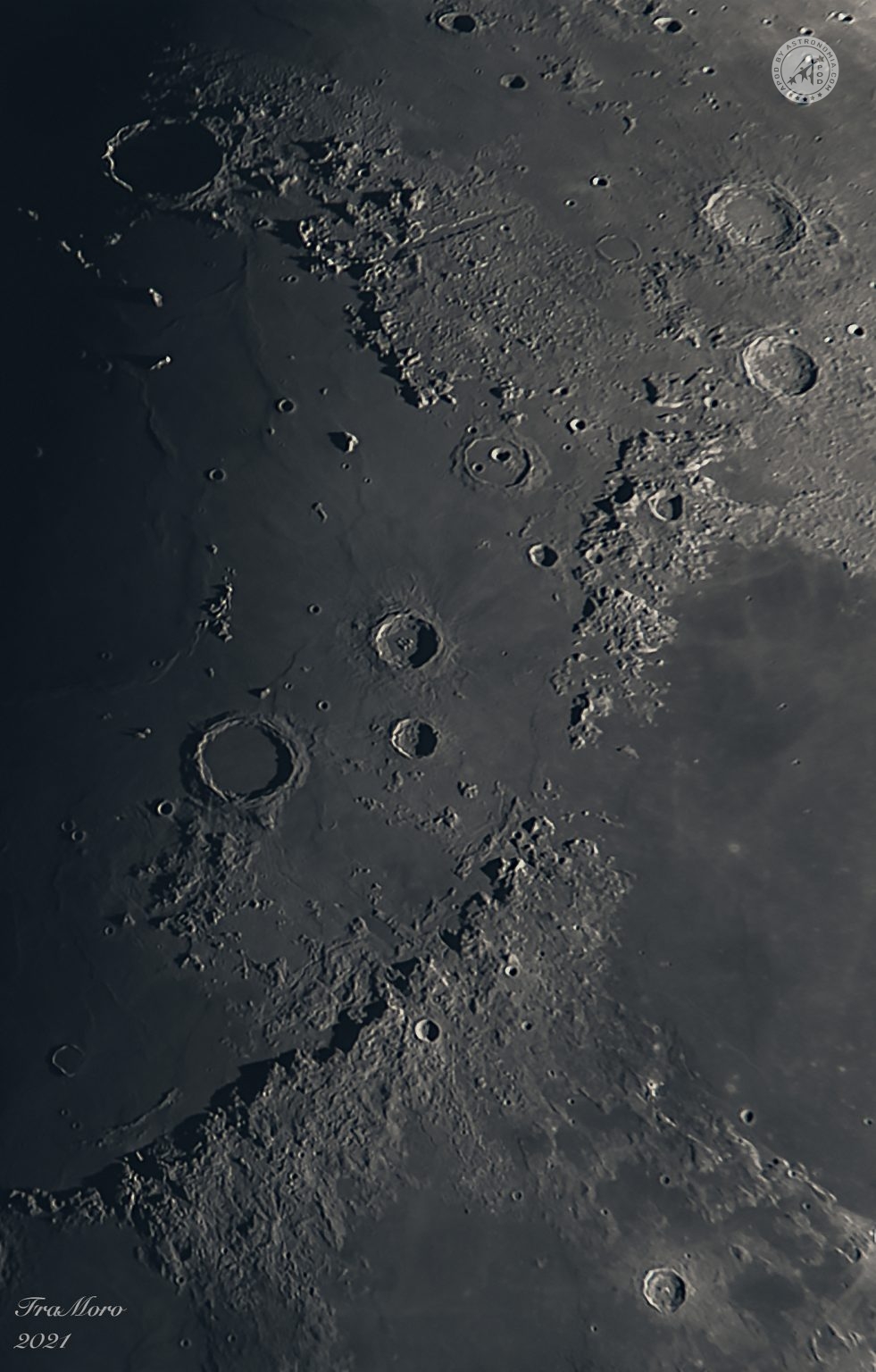 Montagne sulla Luna - APOD by Astronomia.com