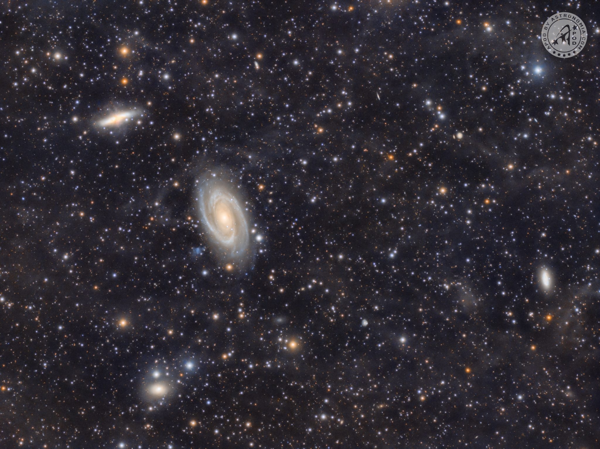 M81, M82 e IFN - APOD by Astronomia.com