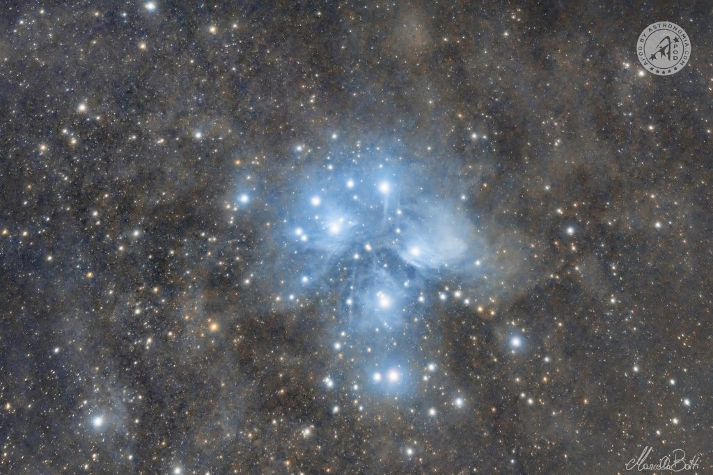Lo spettacolo delle Pleiadi - APOD by Astronomia.com